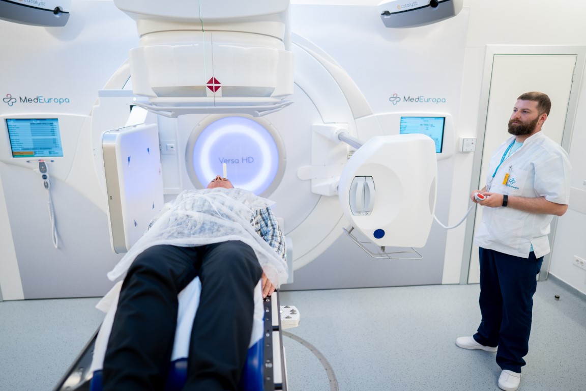 Radioterapie in cancerul colorectal, inainte sau dupa interventia ...
